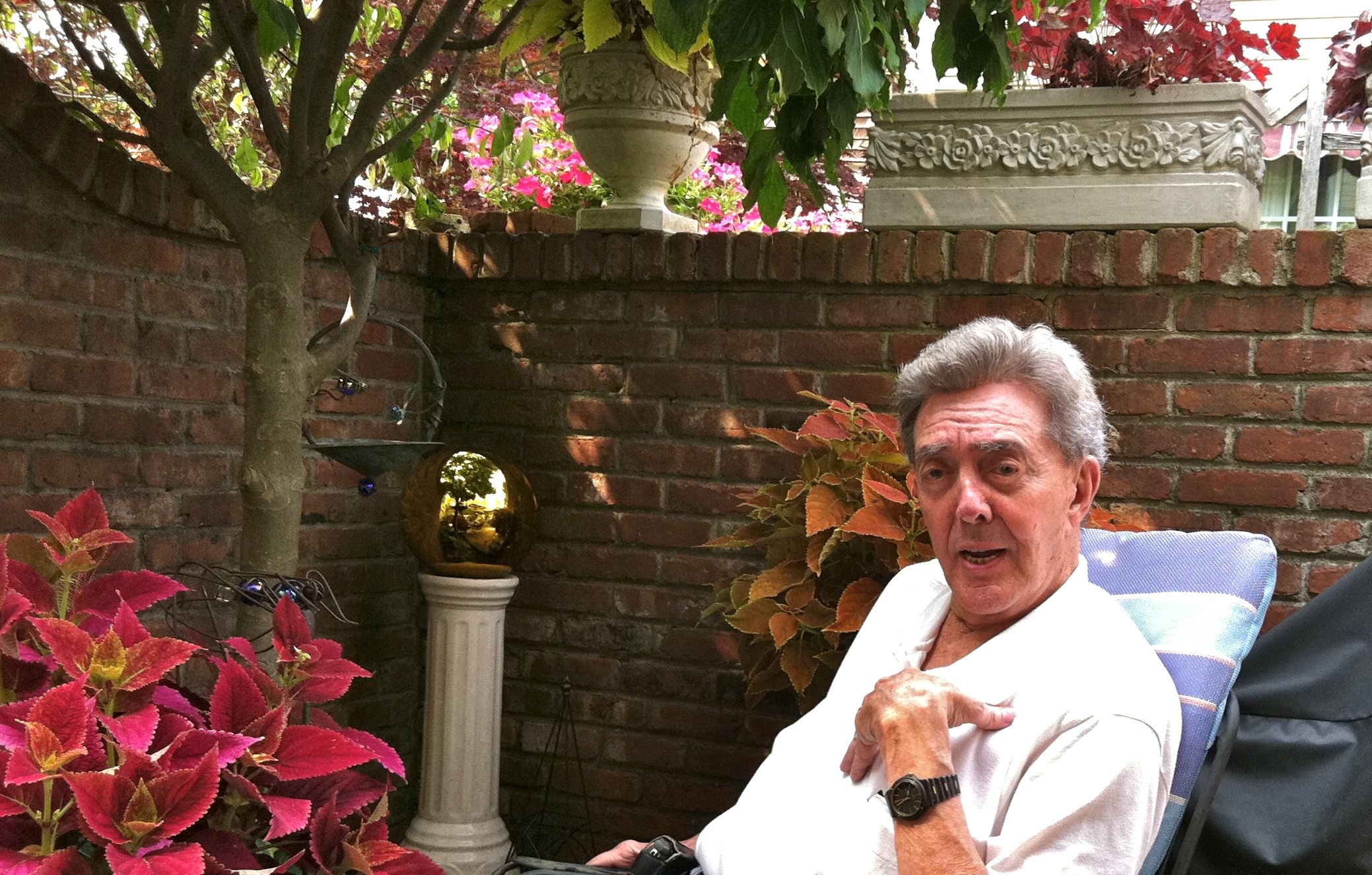 Bob in the garden | Blogfinger