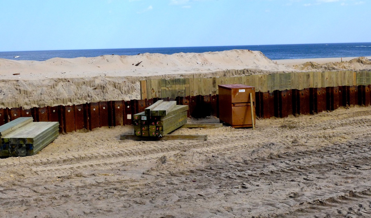 Middle Beach Boardwalk construction proceeds from south to north ...