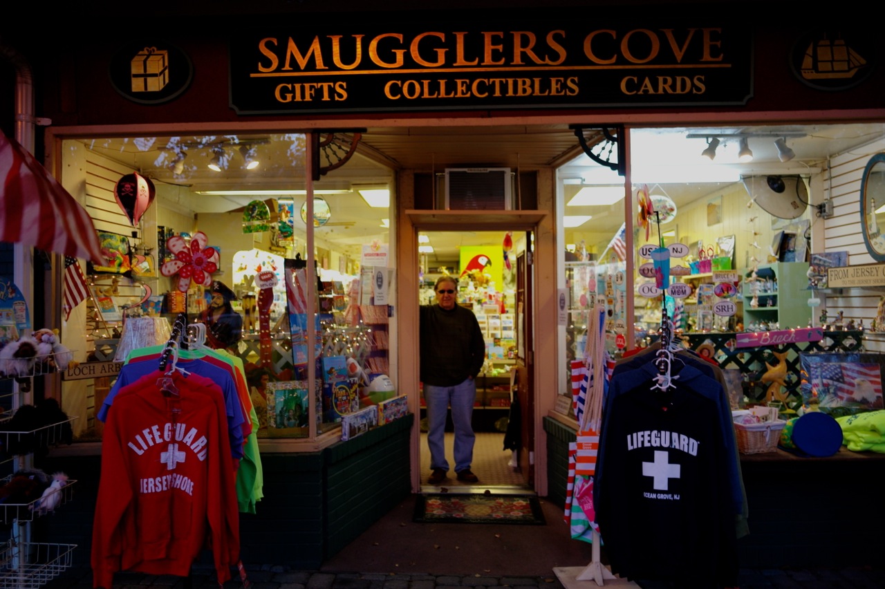 The Smuggler guards his lair. | Blogfinger