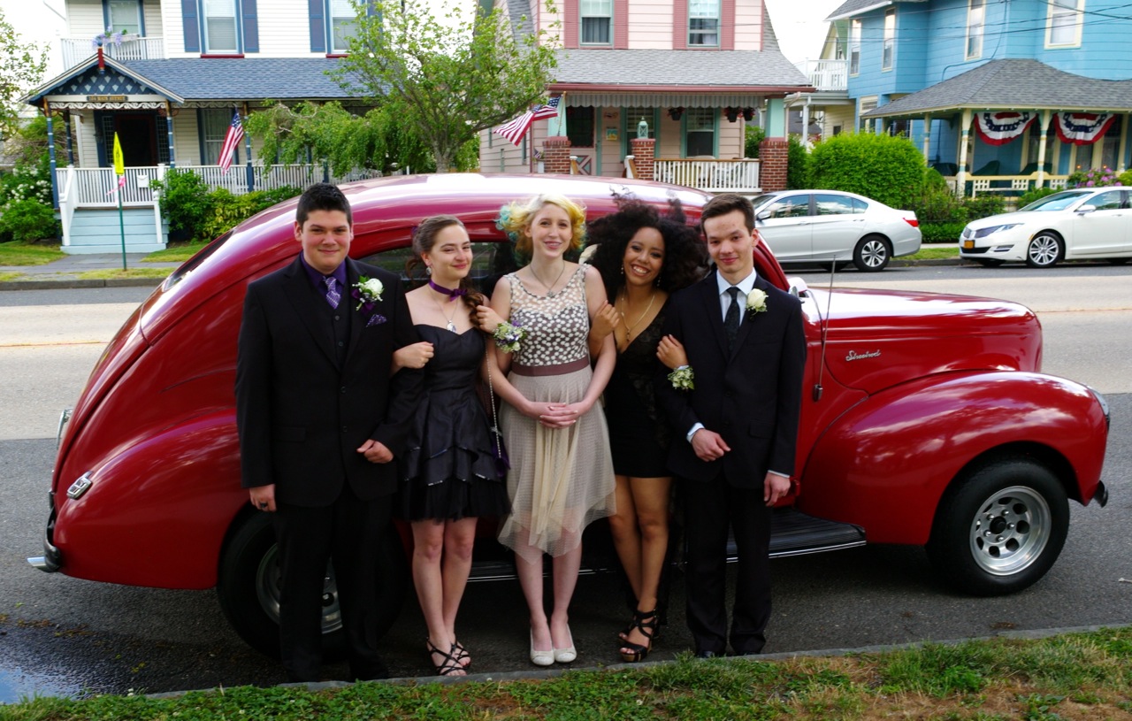 Big Prom night for five Neptune friends. Blogfinger finds them in the ...