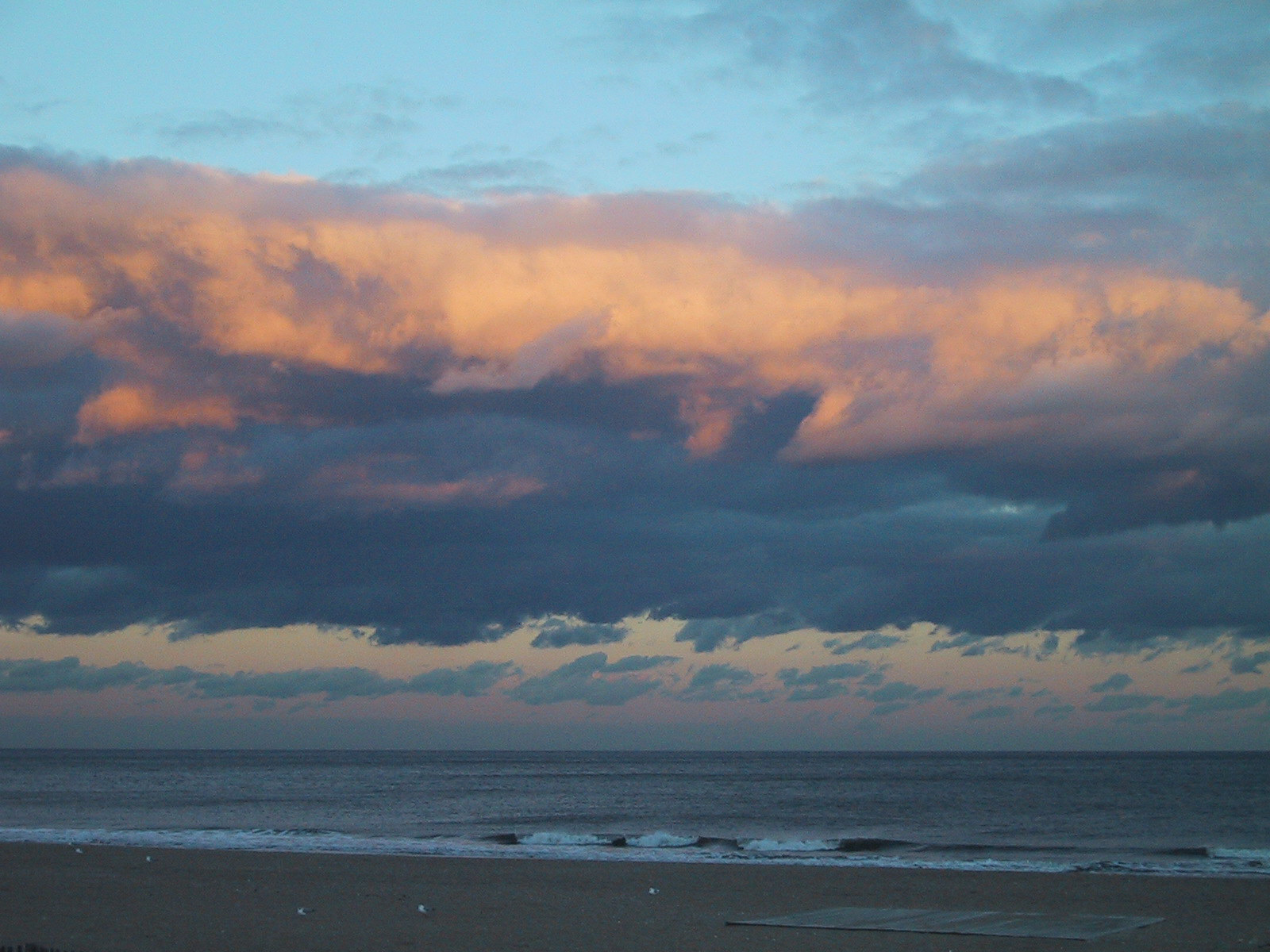 Early autumn sky at the OG beachfront | Blogfinger